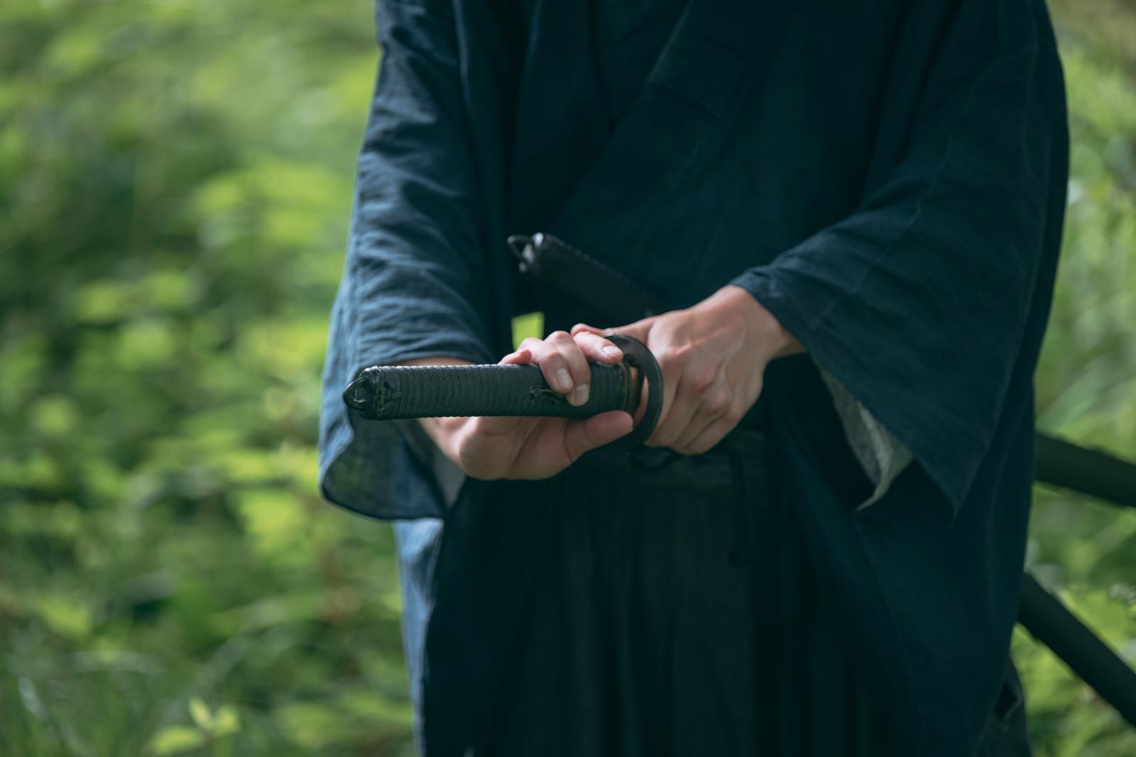 刀に手をかける抜刀前の無料写真素材 - ID.81943｜ぱくたそ