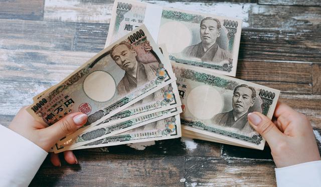 詐欺アカウントでよくある札束見せびらかしの無料の写真素材 - ID.88800｜フリー素材 ぱくたそ