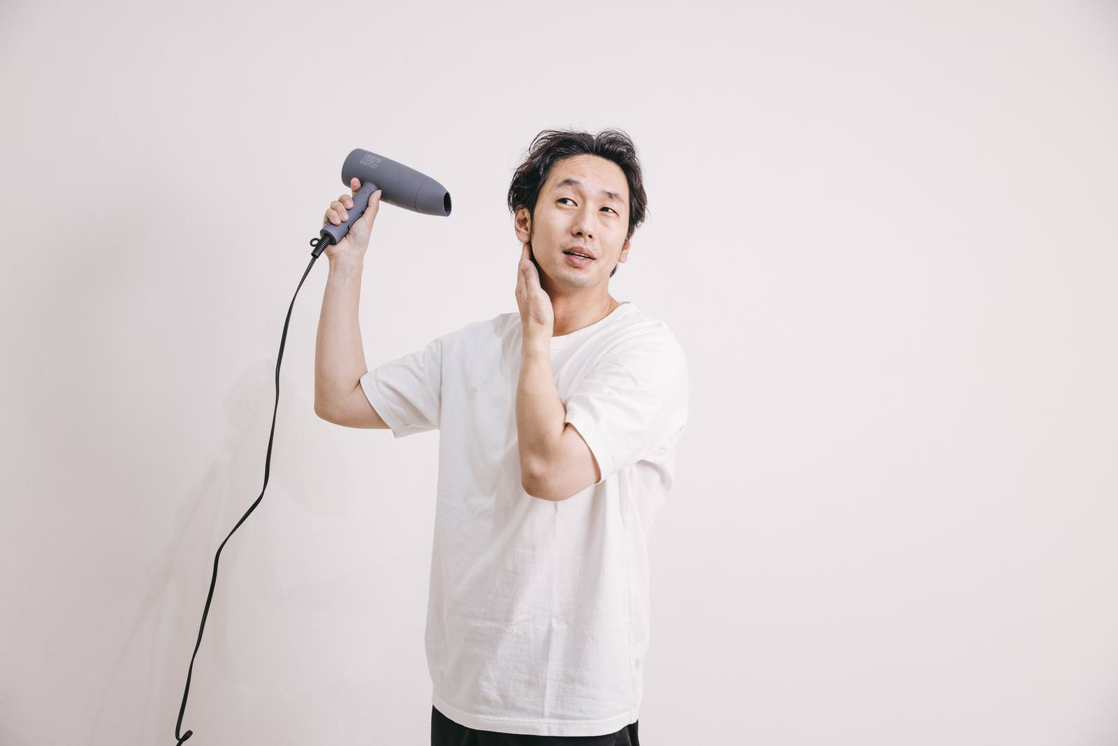 ドライヤーでブローする爽やか男子の無料写真素材 - ID.82714｜ぱくたそ