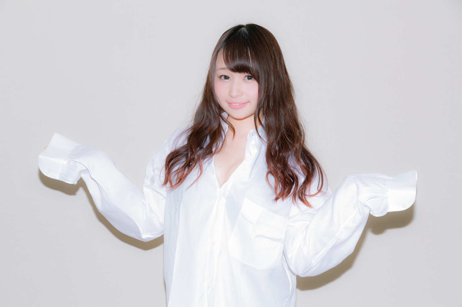 彼の大きめのワイシャツを着てみた彼女の無料写真素材 Id 84906|ぱくたそ